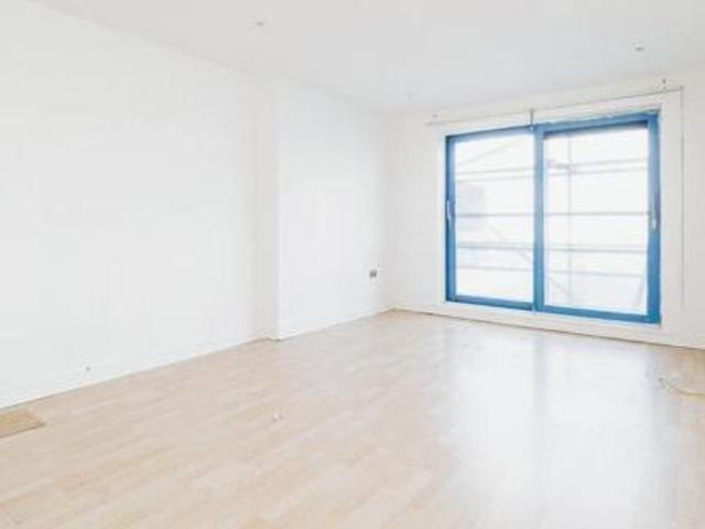 Western Gateway, London, 2 Bedroom Flat