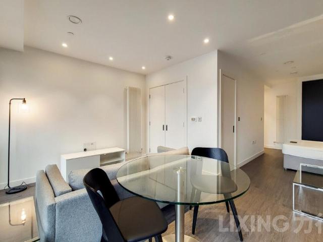 Western Gateway, Royal Docks, E16 1 bed apartment to rent £1,750 pcm £404 pw