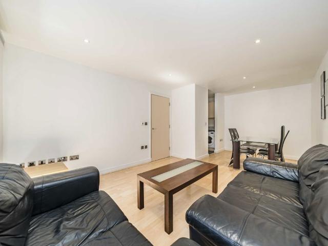 Western Gateway, Royal Docks E16, 3 bed flat to rent, £2,800 pcm | PrimeLocation