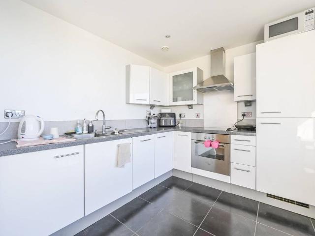 Western Gateway, Royal Docks, London E16, 1 bed flat to rent, £2,750 pcm | PrimeLocation