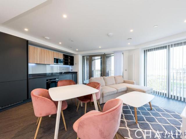 Western Gateway, Victoria Dock, Royal. 1 bed flat to rent £2,080 pcm £480 pw
