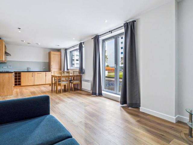 Western Harbour Midway, The Shore. 2 bed apartment to rent £1,495 pcm £345 pw