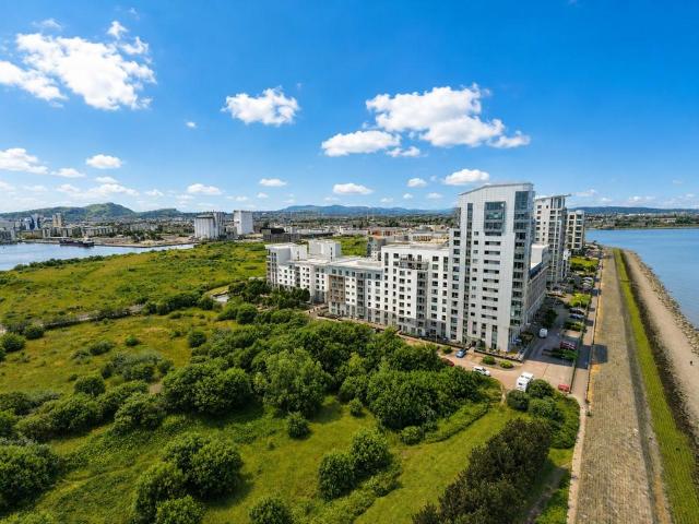 Western Harbour View, Edinburgh, EH6 2 bed flat to rent £1,450 pcm £335 pw