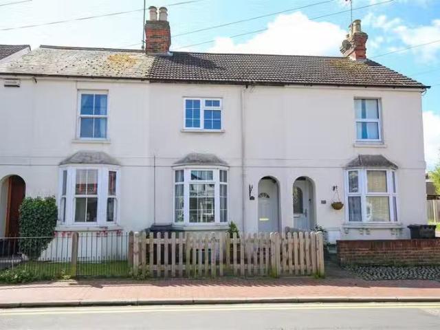Western Road, Borough Green, Kent 2 bed terraced house to rent.