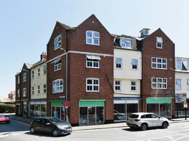 Western Road, Brentwood CM14, 2 bed property to rent, £1,500 pcm | PrimeLocation