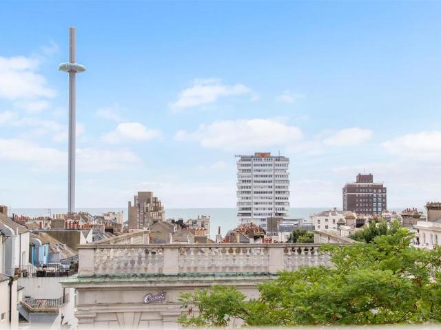 Western Road, Brighton 2 bed flat to rent £1,995 pcm £460 pw