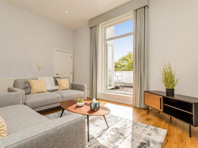 Western Road, Brighton 2 bed flat to rent £2,095 pcm £483 pw
