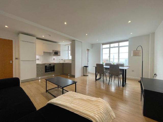 Western Road, Brighton BN1, 2 bed flat to rent, £2,100 pcm | PrimeLocation