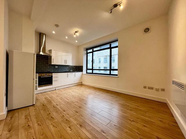 Western Road, Hove BN3, 1 bed flat to rent, £1,150 pcm | PrimeLocation
