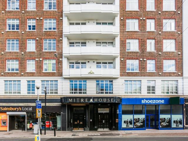 Western Road, Mitre House, BN1 1 bed flat to rent £1,550 pcm £358 pw