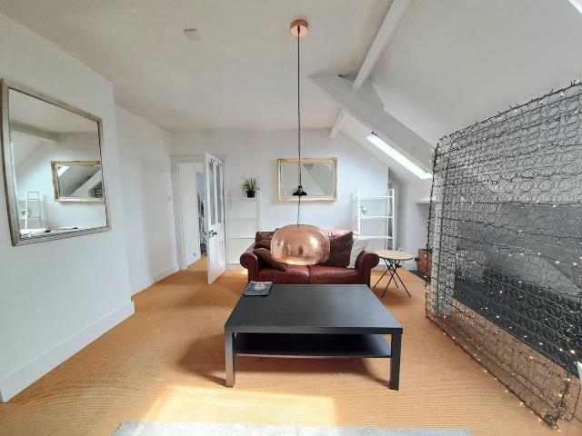 Western Road, Milton Keynes MK12, 2 bed flat to rent, £1,250 pcm | PrimeLocation