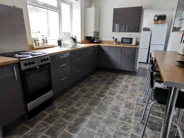 Western Street, Sandfields, Swansea 4 bed house to rent £1,520 pcm £351 pw