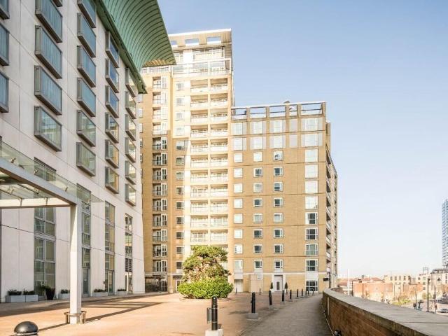 Westferry Circus, London E14 2 bed apartment to rent £4,008 pcm £925 pw
