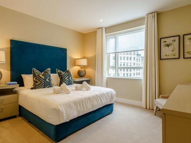 Westferry Circus, London E14 2 bed apartment to rent £4,078 pcm £941 pw