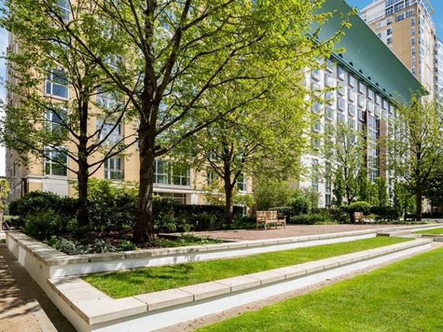 Westferry Circus, London E14 2 bed flat to rent £3,857 pcm £890 pw