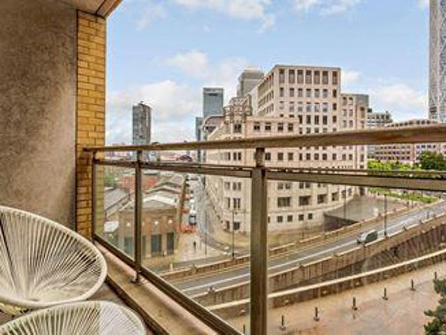 Westferry Circus, London E14 2 bed flat to rent £3,900 pcm £900 pw