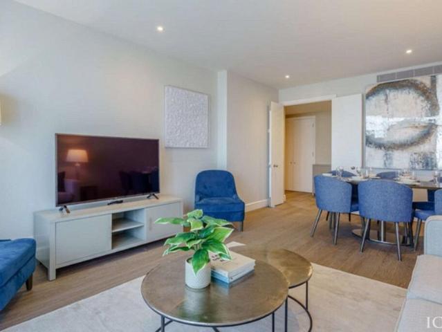Westferry Circus, London, E14 8 2 bed apartment to rent £4,247 pcm £980 pw