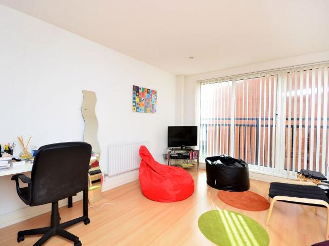 Westferry Point, Isle Of Dogs, London E14, 1 bed flat to rent, £1,850 pcm | PrimeLocation