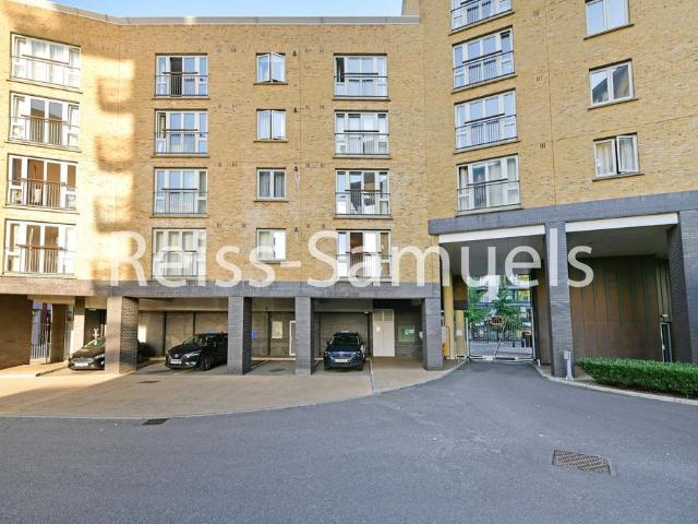 Westferry Road, Canary Wharf, London E14 2 bed apartment to rent £2,513 pcm £580 pw
