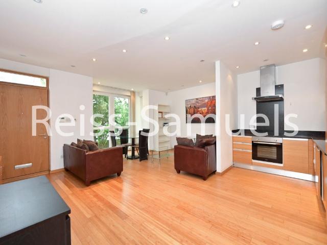 Westferry Road, Canary Wharf, London E14, 3 bed terraced house to rent, £3,315 pcm | PrimeLocation