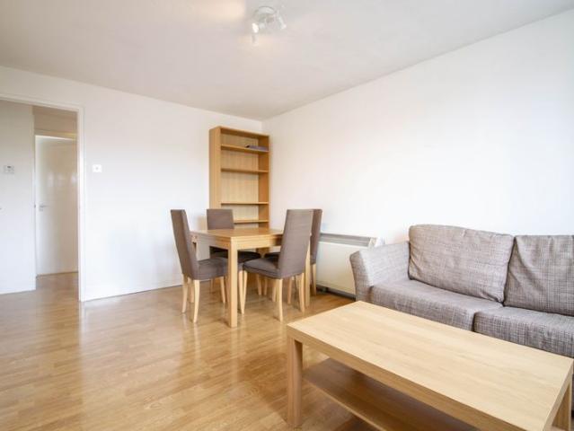 Westferry Road, Isle Of Dogs E14, 1 bed flat to rent, £1,800 pcm | PrimeLocation