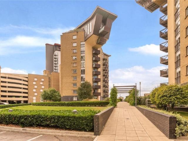Westferry Road, London E14, 2 bed flat to rent, £2,600 pcm | PrimeLocation