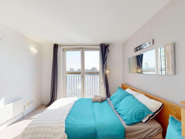 Westferry Road, London E14, 2 bed flat to rent, £3,100 pcm | PrimeLocation