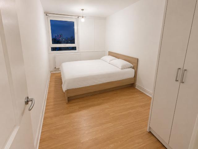 Westferry Road, London E14, 3 bed flat to rent, £2,600 pcm | PrimeLocation