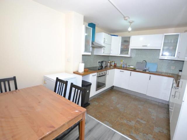 Westferry Road, London E14, 3 bed flat to rent, £2,600 pcm | PrimeLocation