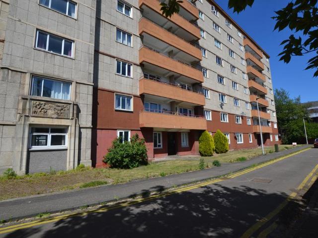 Westfield Court, Gorgie, Edinburgh, EH11 3 bed flat to rent £1,445 pcm £333 pw