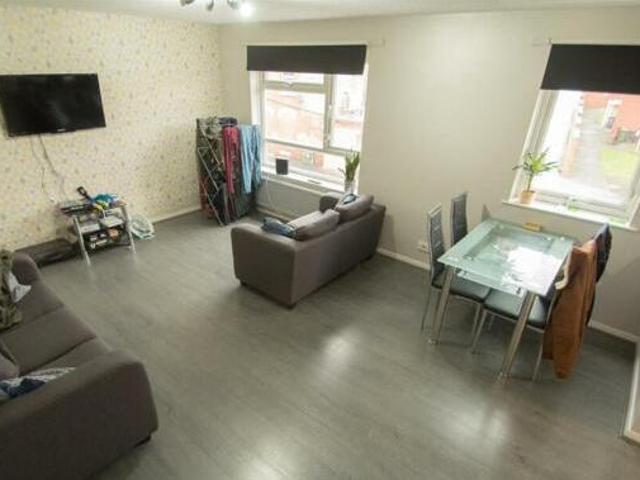 Westfield Court, Hyde Park, 4 Bedroom Apartment