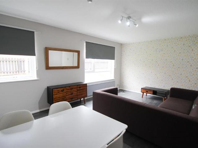 Westfield Court, Westfield Road, Hyde. 4 bed apartment to rent £2,011 pcm £464 pw