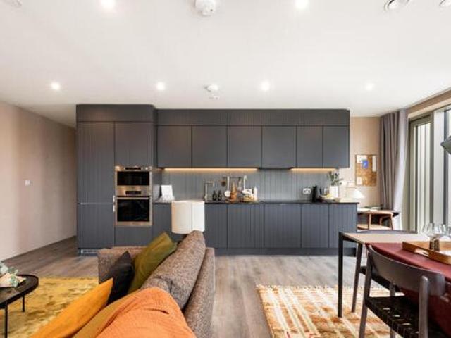 Westfield Avenue, London, 2 Bedroom Apartment