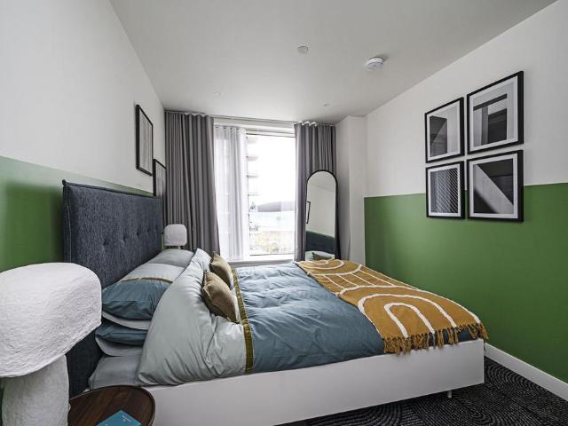 Westfield Avenue, Stratford, London, E20 3 bed flat to rent £4,560 pcm £1,052 pw