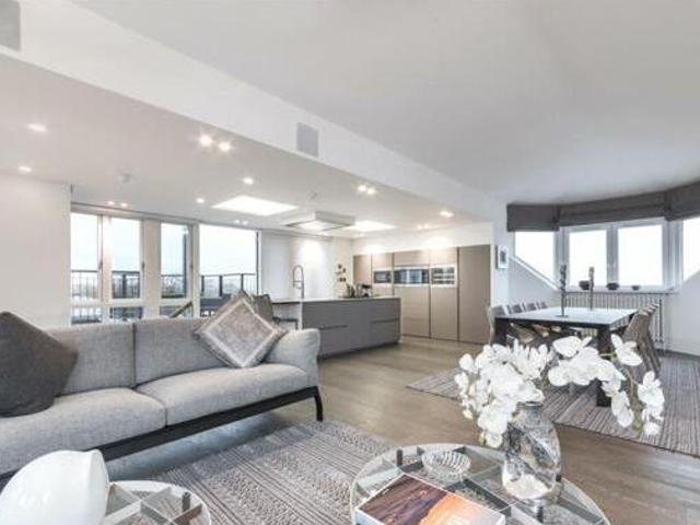 Westfield, Kidderpore Avenue, 3 Bedroom Flat