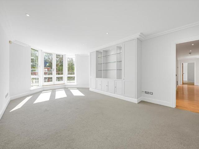 Westfield, Kidderpore Avenue, London. 3 bed flat to rent £6,348 pcm £1,465 pw