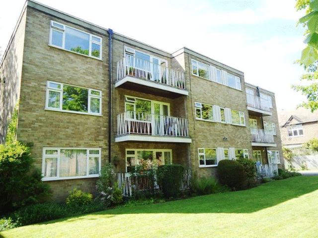 Westfield Park, Hatch End 2 bed apartment to rent £1,675 pcm £387 pw