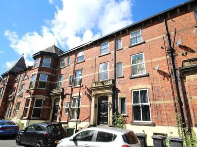 Westfield Terrace, Leeds, 2 Bedroom Flat