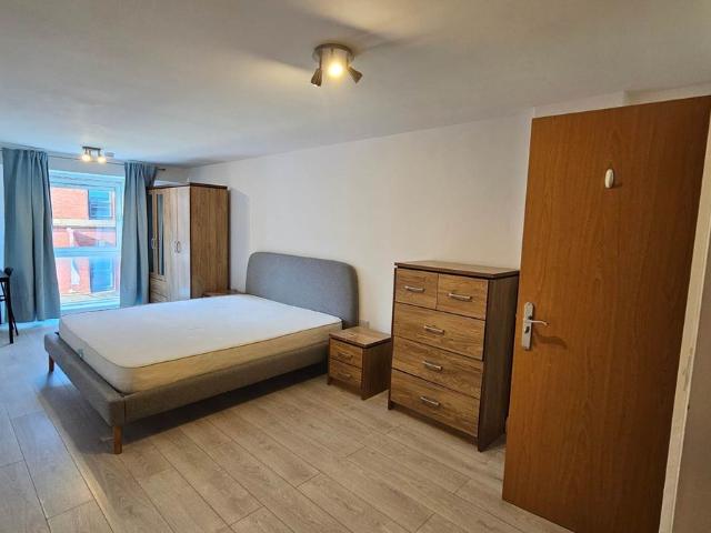 Westfield Terrace, Sheffield S1, 2 bed flat to rent, £1,400 pcm | PrimeLocation