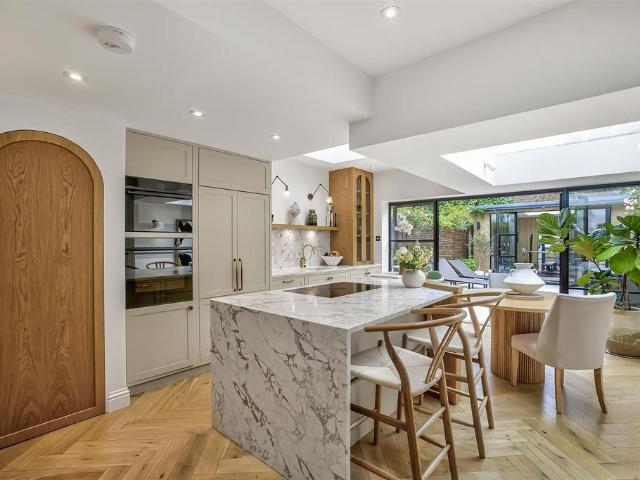 Westfields Avenue, Barnes, SW13 4 bed house to rent £6,500 pcm £1,500 pw