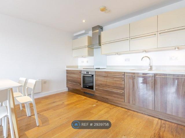 Westholme Gardens, Ruislip HA4, 2 bed flat to rent, £2,300 pcm | PrimeLocation