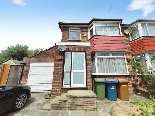 Weston Drive, Stanmore, HA7 3 bed semi detached house to rent £2,300 pcm £531 pw