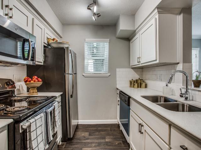 Weston Medical Center Apartments 2 Bedroom Apartment for Rent at 7510 Brompton St, Houston, TX 77025 Braeswood Place