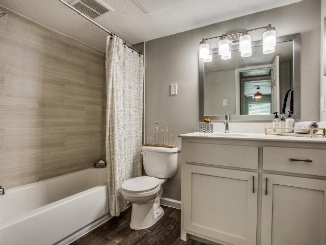 Weston Medical Center Apartments 2 Bedroom Apartment for Rent at 7510 Brompton St, Houston, TX 77025 Braeswood Place
