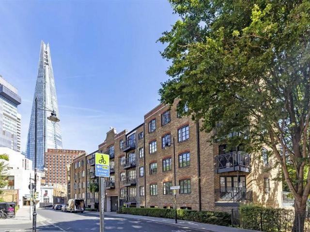Weston Street, London SE1 3 bed flat to rent £4,000 pcm £923 pw