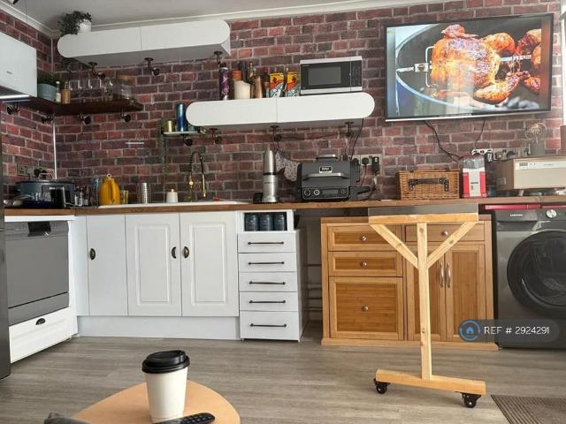 Weston Street, London, SE1 1 bed in a flat share to rent £1,982 pcm £457 pw