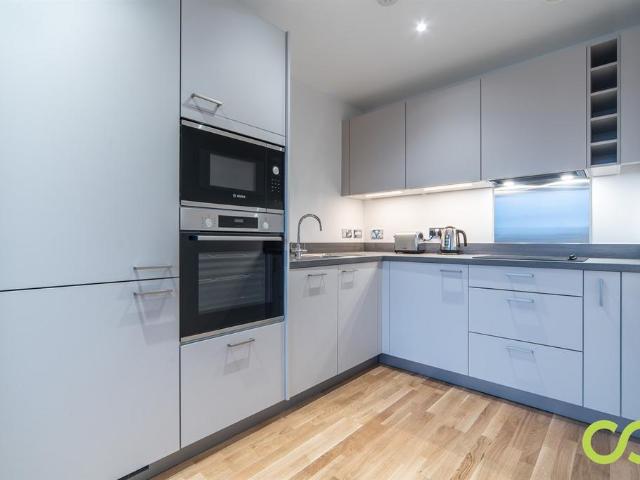 Weston Point, Wellington Street. 1 bed flat to rent £1,800 pcm £415 pw