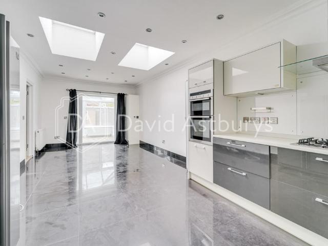 Weston Park, Crouch End, London 3 bed apartment to rent £3,700 pcm £854 pw