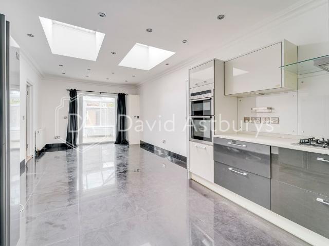 Weston Park, Crouch End, London N8, 3 bed flat to rent, £3,700 pcm | PrimeLocation