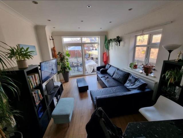 Weston Park G/F, London N8, 2 bed flat to rent, £2,200 pcm | PrimeLocation